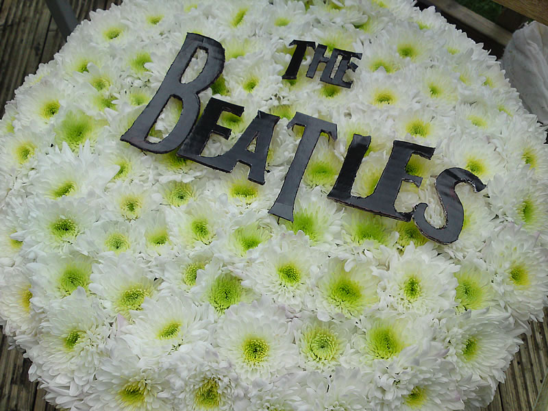 Funeral flowers, wreaths in Brentford, Middlesex, West London UK from ...